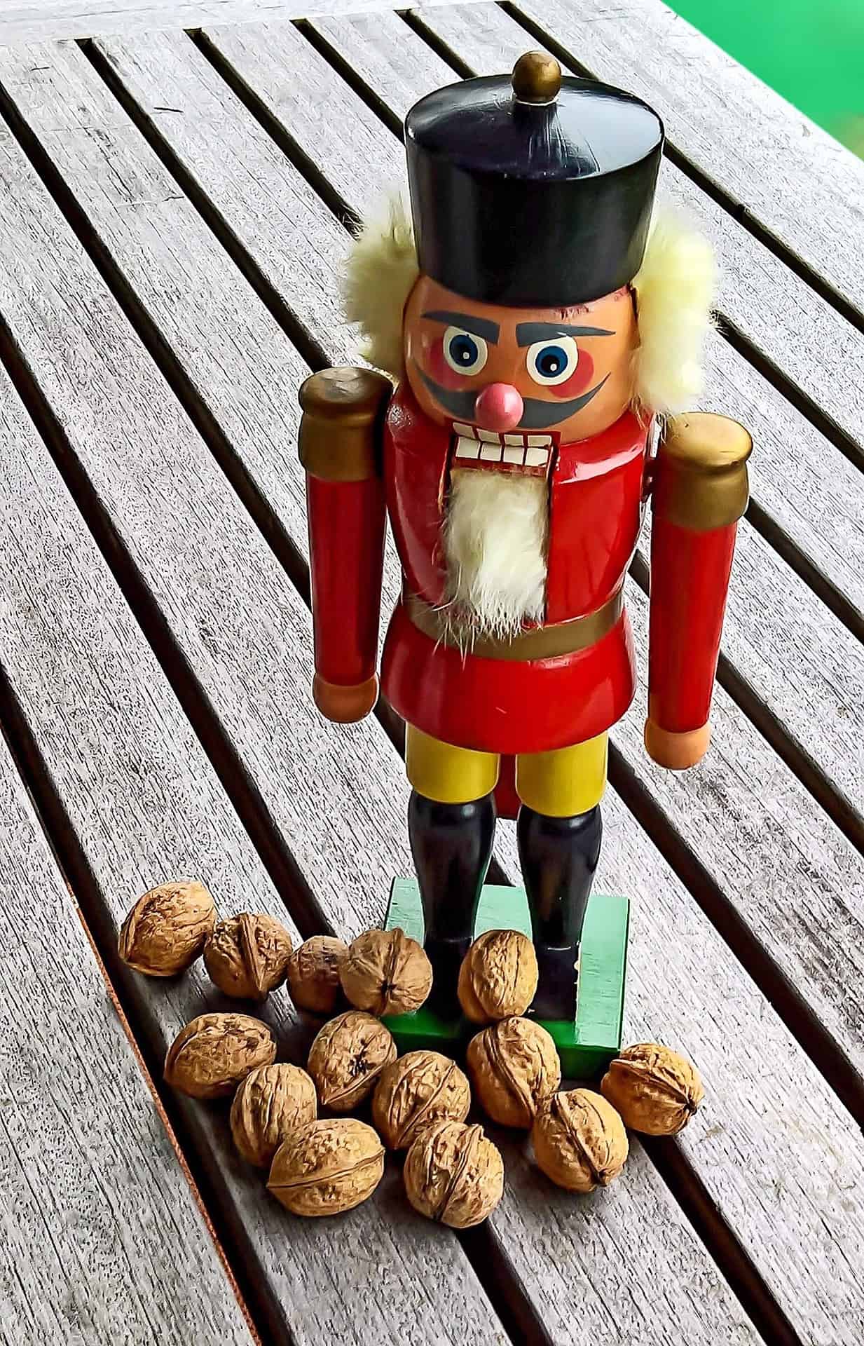 Nussknacker Erzgebirge aus Holz kaufen
